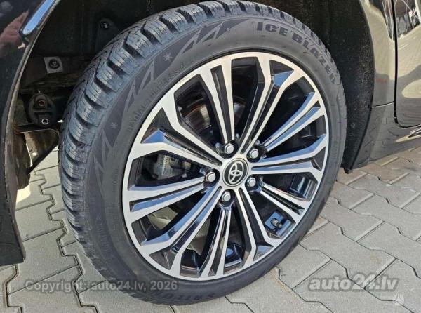 Black Toyota Corolla 2022 in Tallinn, with an engine capacity of 1.80 L and mileage of 55 thousand km for 21300 €, photo 5 on AUTOMOTO.COM.LV