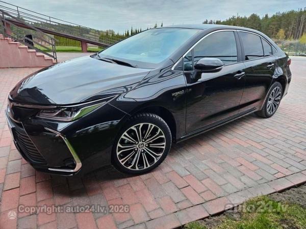 Черный Тойота Королла 2022 в Таллин, объемом двигателя 1.80 л и пробегом 55 тыс. км за 21300 €, фото 2 на AUTOMOTO.COM.LV