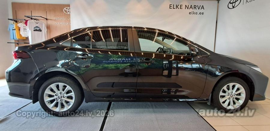 Black Toyota Corolla 2022 in Narva, with an engine capacity of 1.80 L and mileage of 24 thousand km for 20900 €, photo 5 on AUTOMOTO.COM.LV