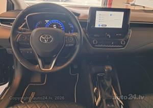 Black Toyota Corolla 2022 in Narva, with an engine capacity of 1.80 L and mileage of 24 thousand km for 20900 €, photo 13 on AUTOMOTO.COM.LV