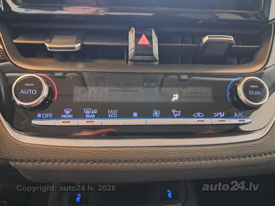 Black Toyota Corolla 2022 in Narva, with an engine capacity of 1.80 L and mileage of 24 thousand km for 20900 €, photo 17 on AUTOMOTO.COM.LV