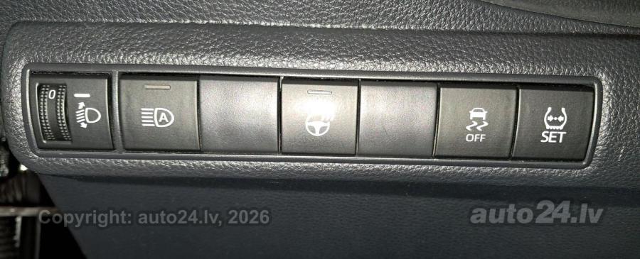 Black Toyota Corolla 2022 in Narva, with an engine capacity of 1.80 L and mileage of 24 thousand km for 20900 €, photo 18 on AUTOMOTO.COM.LV