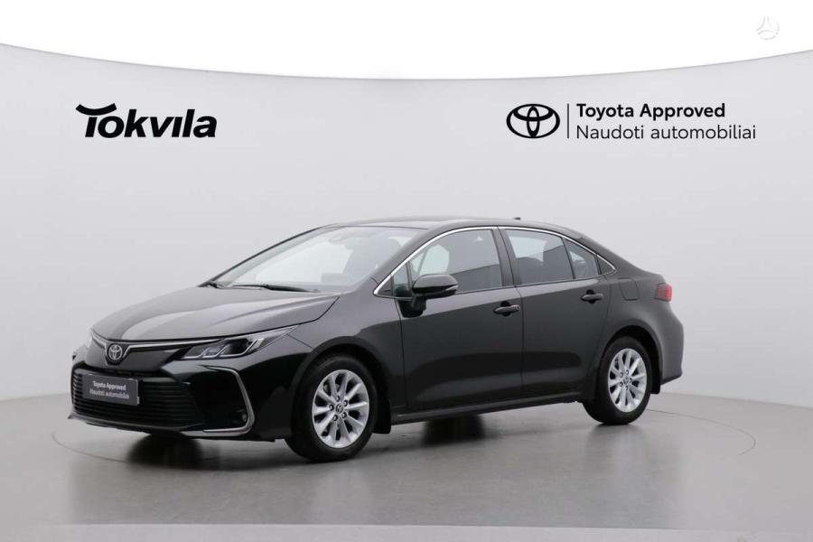 Black Toyota Corolla 2022 in Vilnius, with an engine capacity of 1.49 L and mileage of 23 thousand km for 19600 €, photo 1 on AUTOMOTO.COM.LV