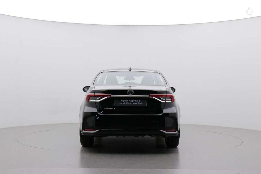 Black Toyota Corolla 2022 in Vilnius, with an engine capacity of 1.49 L and mileage of 23 thousand km for 19600 €, photo 6 on AUTOMOTO.COM.LV