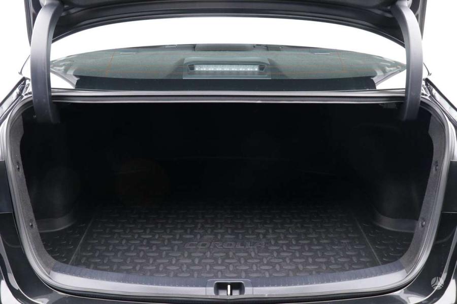 Black Toyota Corolla 2022 in Vilnius, with an engine capacity of 1.49 L and mileage of 23 thousand km for 19600 €, photo 12 on AUTOMOTO.COM.LV