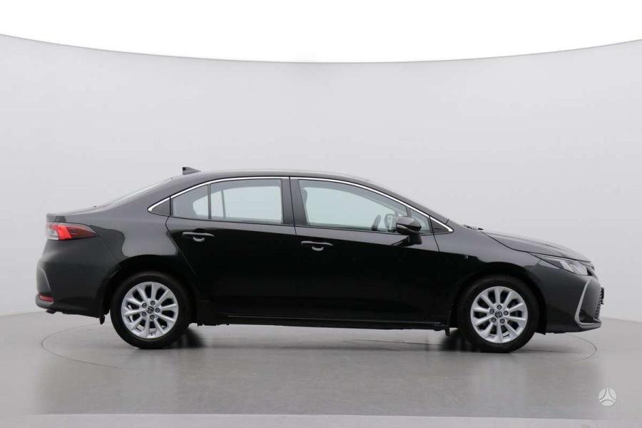 Black Toyota Corolla 2022 in Vilnius, with an engine capacity of 1.49 L and mileage of 23 thousand km for 19600 €, photo 18 on AUTOMOTO.COM.LV