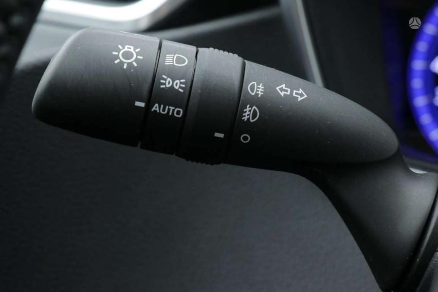 Black Toyota Corolla 2022 in Vilnius, with an engine capacity of 1.49 L and mileage of 23 thousand km for 19600 €, photo 23 on AUTOMOTO.COM.LV