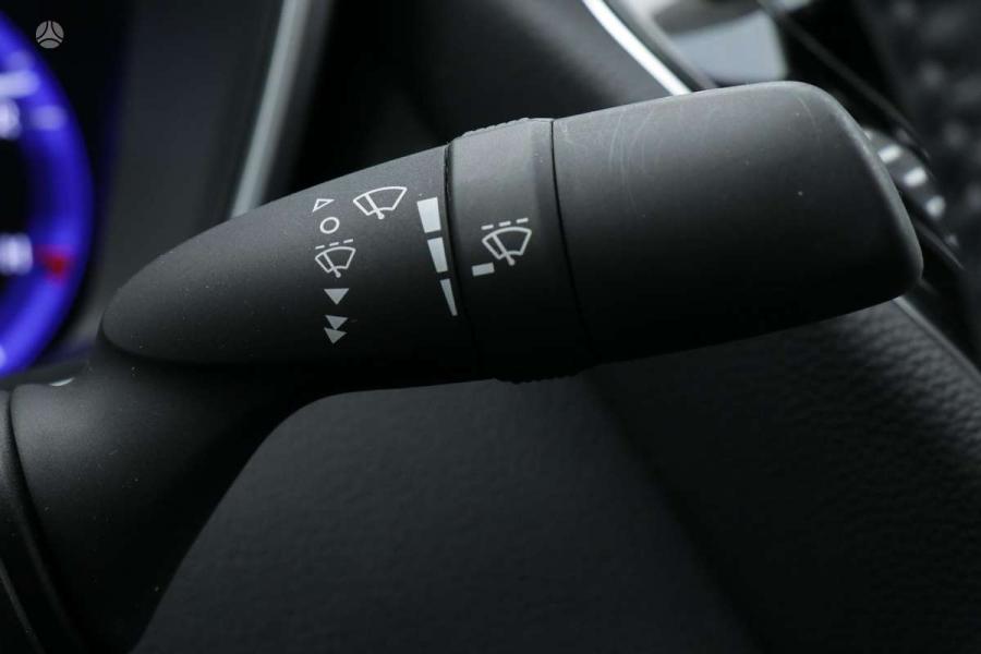 Black Toyota Corolla 2022 in Vilnius, with an engine capacity of 1.49 L and mileage of 23 thousand km for 19600 €, photo 24 on AUTOMOTO.COM.LV