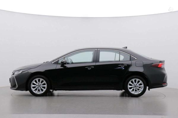 Black Toyota Corolla 2022 in Vilnius, with an engine capacity of 1.49 L and mileage of 23 thousand km for 19600 €, photo 5 on AUTOMOTO.COM.LV