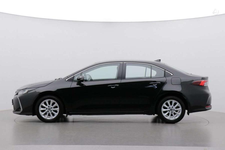 Black Toyota Corolla 2022 in Vilnius, with an engine capacity of 1.49 L and mileage of 23 thousand km for 19600 €, photo 5 on AUTOMOTO.COM.LV