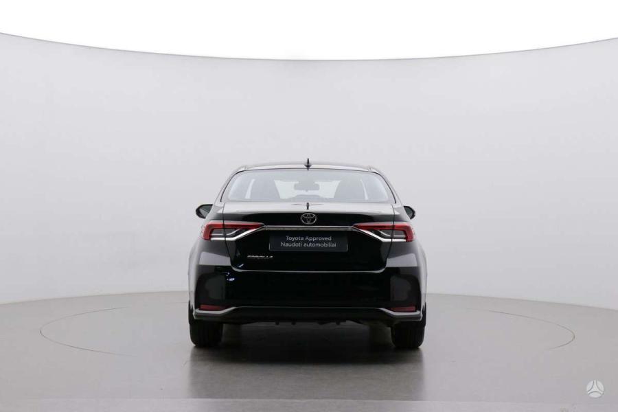 Black Toyota Corolla 2022 in Vilnius, with an engine capacity of 1.49 L and mileage of 23 thousand km for 19600 €, photo 6 on AUTOMOTO.COM.LV