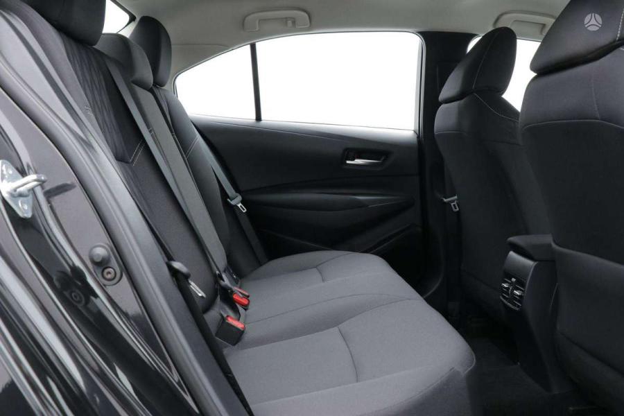 Black Toyota Corolla 2022 in Vilnius, with an engine capacity of 1.49 L and mileage of 23 thousand km for 19600 €, photo 11 on AUTOMOTO.COM.LV
