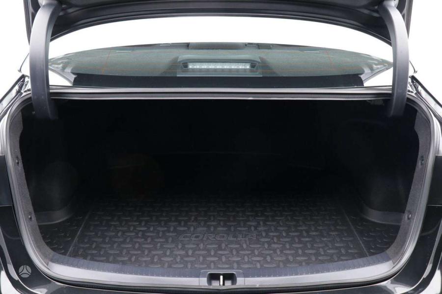 Black Toyota Corolla 2022 in Vilnius, with an engine capacity of 1.49 L and mileage of 23 thousand km for 19600 €, photo 12 on AUTOMOTO.COM.LV