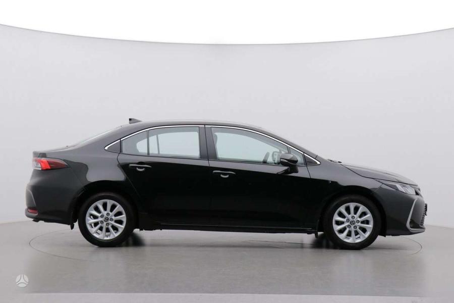 Black Toyota Corolla 2022 in Vilnius, with an engine capacity of 1.49 L and mileage of 23 thousand km for 19600 €, photo 18 on AUTOMOTO.COM.LV
