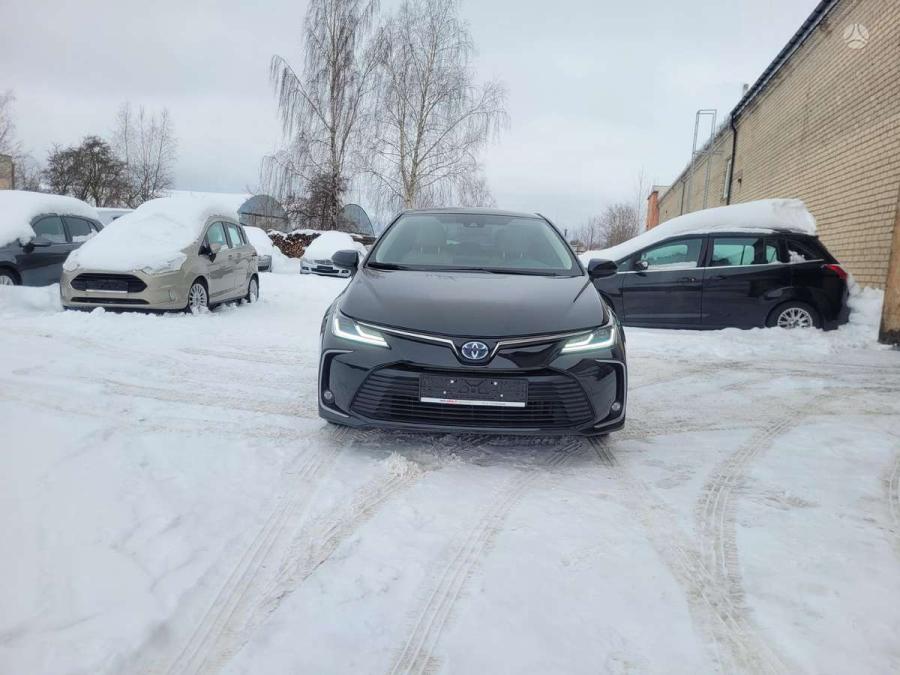 Black Toyota Corolla 2023 in Telschi, with an engine capacity of 1.80 L and mileage of 11 thousand km for 20550 €, photo 2 on AUTOMOTO.COM.LV