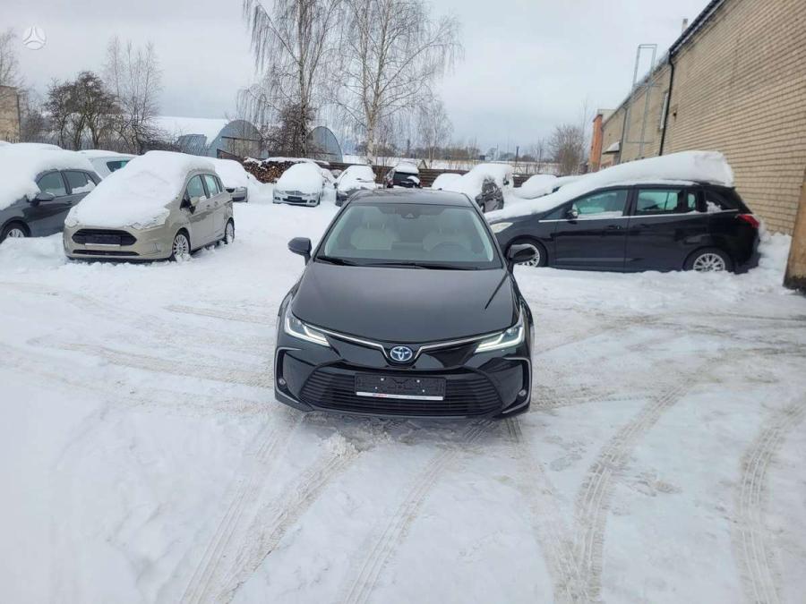 Black Toyota Corolla 2023 in Telschi, with an engine capacity of 1.80 L and mileage of 11 thousand km for 20550 €, photo 3 on AUTOMOTO.COM.LV