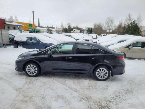 Black Toyota Corolla 2023 in Telschi, with an engine capacity of 1.80 L and mileage of 11 thousand km for 20550 €, photo 8 on AUTOMOTO.COM.LV