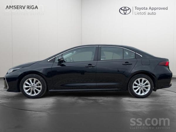 Black Toyota Corolla 2023 in Riga, with an engine capacity of 1.50 L and mileage of 53 thousand km for 17900 €, photo 3 on AUTOMOTO.COM.LV