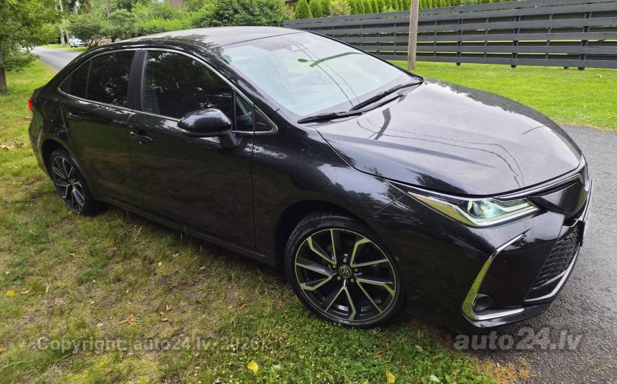 Black Toyota Corolla 2023 in Tallinn, with an engine capacity of 1.80 L and mileage of 47 thousand km for 25499 €, photo 4 on AUTOMOTO.COM.LV
