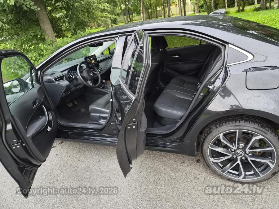 Black Toyota Corolla 2023 in Tallinn, with an engine capacity of 1.80 L and mileage of 47 thousand km for 25499 €, photo 6 on AUTOMOTO.COM.LV