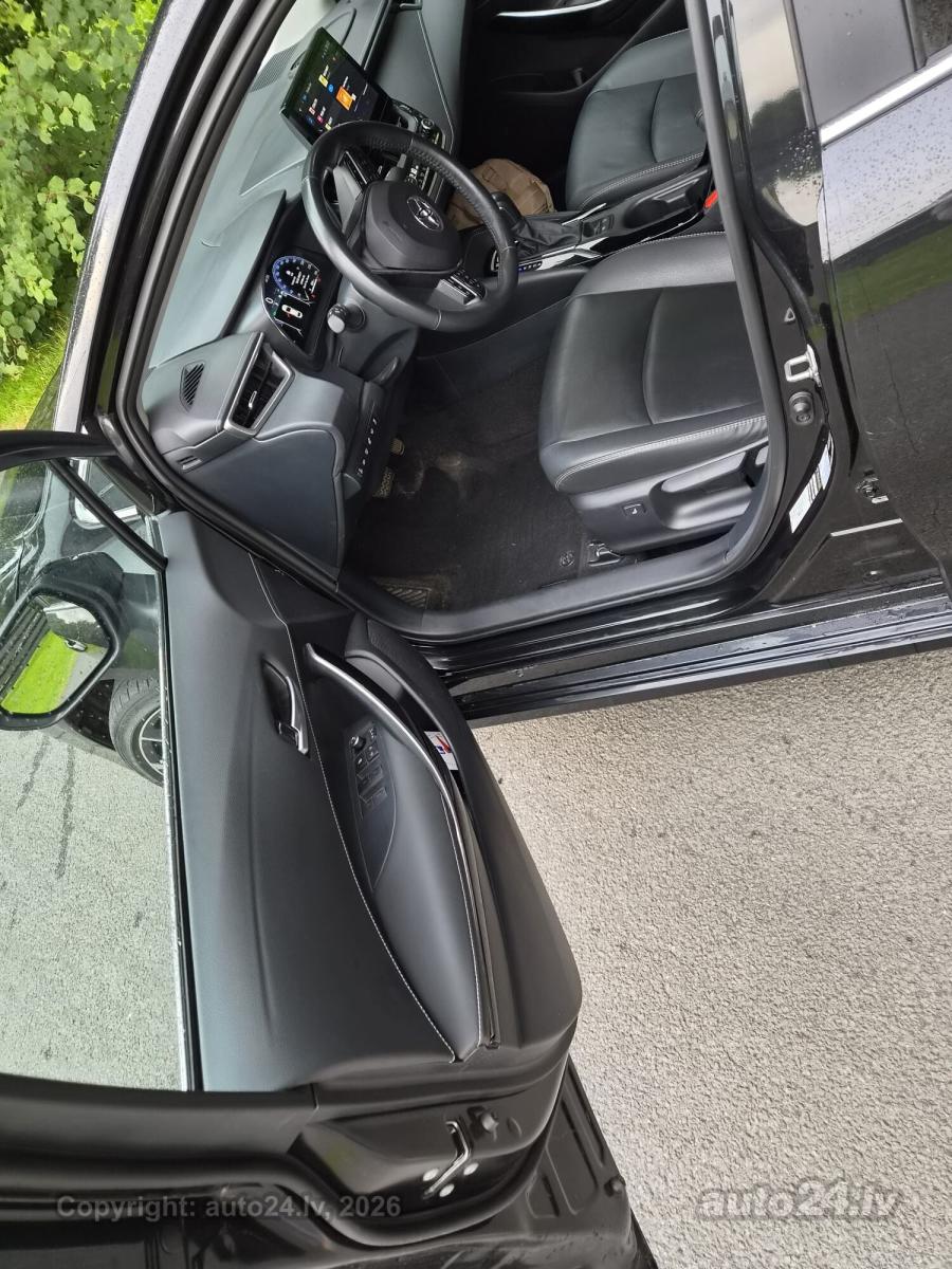 Black Toyota Corolla 2023 in Tallinn, with an engine capacity of 1.80 L and mileage of 47 thousand km for 25499 €, photo 7 on AUTOMOTO.COM.LV