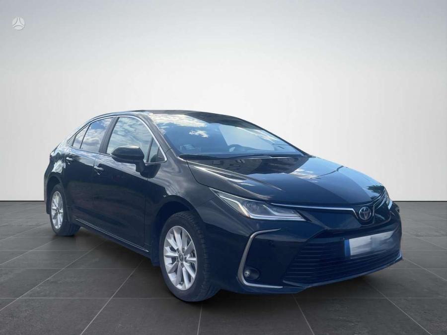 Melns Toyota Corolla 2023 Telšiai, ar dzinēja tilpumu 1.80 L un nobraukumu 11 tūkst. km par 20500 €, foto 3 vietnē AUTOMOTO.COM.LV