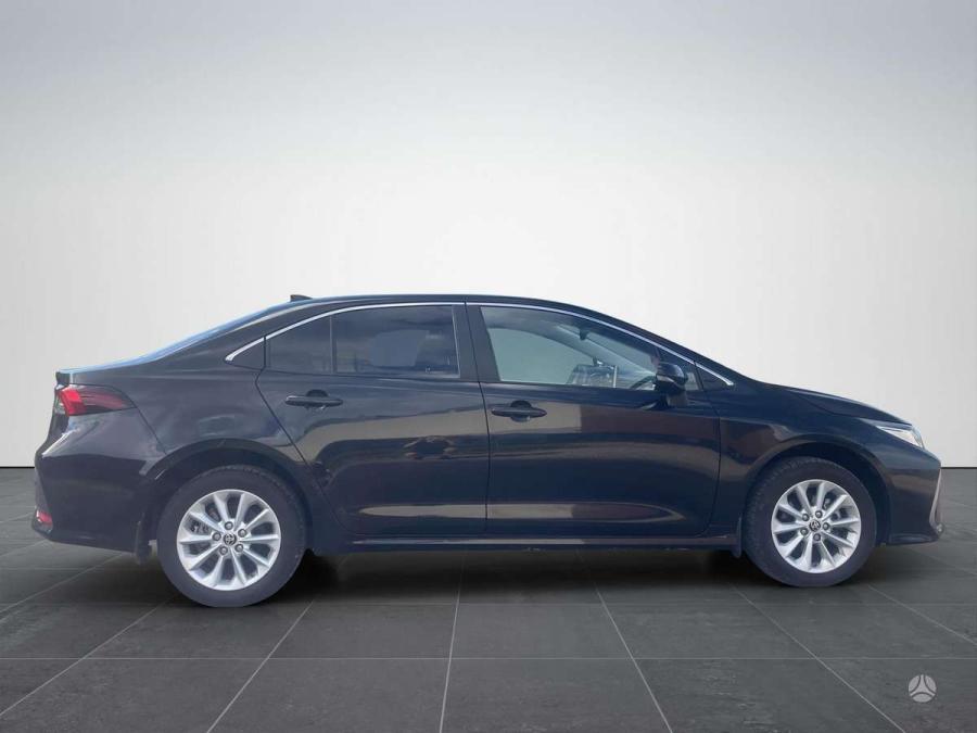 Melns Toyota Corolla 2023 Telšiai, ar dzinēja tilpumu 1.80 L un nobraukumu 11 tūkst. km par 20500 €, foto 9 vietnē AUTOMOTO.COM.LV