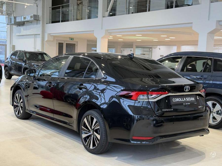 Melns Toyota Corolla 2025 Panevēža, ar dzinēja tilpumu 1.80 L un nobraukumu 1 tūkst. km par 27990 €, foto 6 vietnē AUTOMOTO.COM.LV