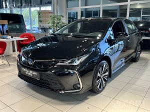 Black Toyota Corolla 2025 in Riga, with an engine capacity of 1.80 L and mileage of 0 thousand km for 28690 €, photo  on AUTOMOTO.COM.LV