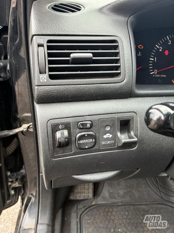 Black Toyota Corolla 2006 in Kaunas, with an engine capacity of 2.00 L and mileage of 415 thousand km for 1600 €, photo 10 on AUTOMOTO.COM.LV