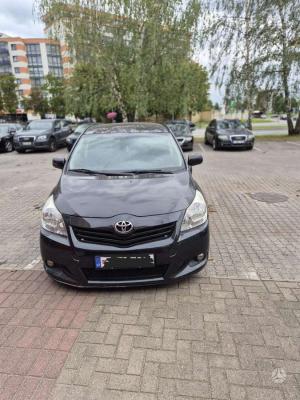 Black Toyota Corolla 2009 in Panevezys, with an engine capacity of 2.20 L and mileage of 345 thousand km for 3900 €, photo  on AUTOMOTO.COM.LV