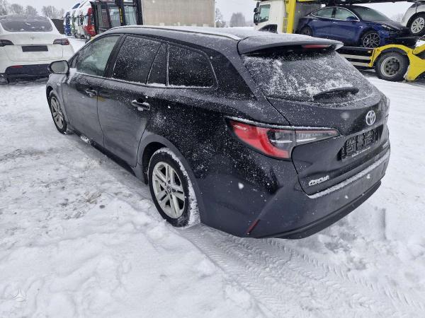 Black Toyota Corolla 2019 in Marijampole, with an engine capacity of 1.80 L and mileage of 133 thousand km for 8900 €, photo 3 on AUTOMOTO.COM.LV