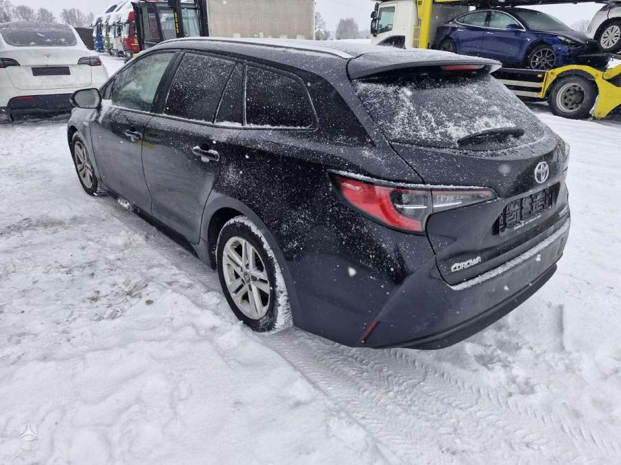 Melns Toyota Corolla 2019 Marijampole, ar dzinēja tilpumu 1.80 L un nobraukumu 133 tūkst. km par 8900 €, foto 3 vietnē AUTOMOTO.COM.LV