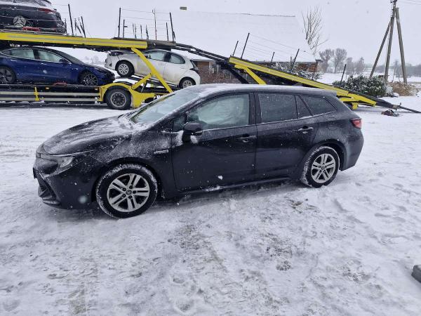 Black Toyota Corolla 2019 in Marijampole, with an engine capacity of 1.80 L and mileage of 133 thousand km for 8900 €, photo 9 on AUTOMOTO.COM.LV