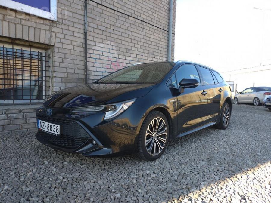 Black Toyota Corolla 2019 in Riga, with an engine capacity of 1.80 L and mileage of 153 thousand km for 13750 €, photo 1 on AUTOMOTO.COM.LV