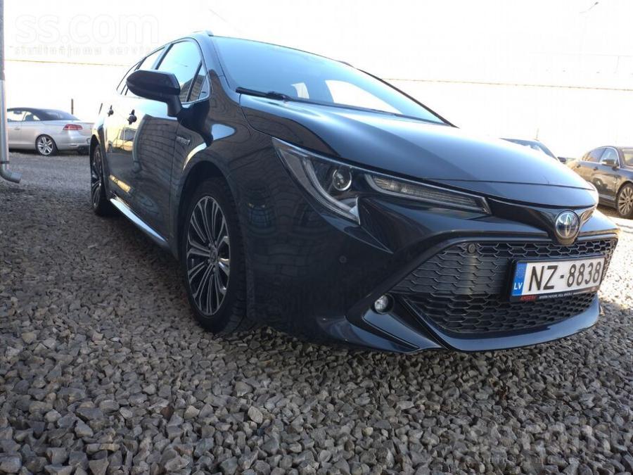 Black Toyota Corolla 2019 in Riga, with an engine capacity of 1.80 L and mileage of 153 thousand km for 13750 €, photo 4 on AUTOMOTO.COM.LV