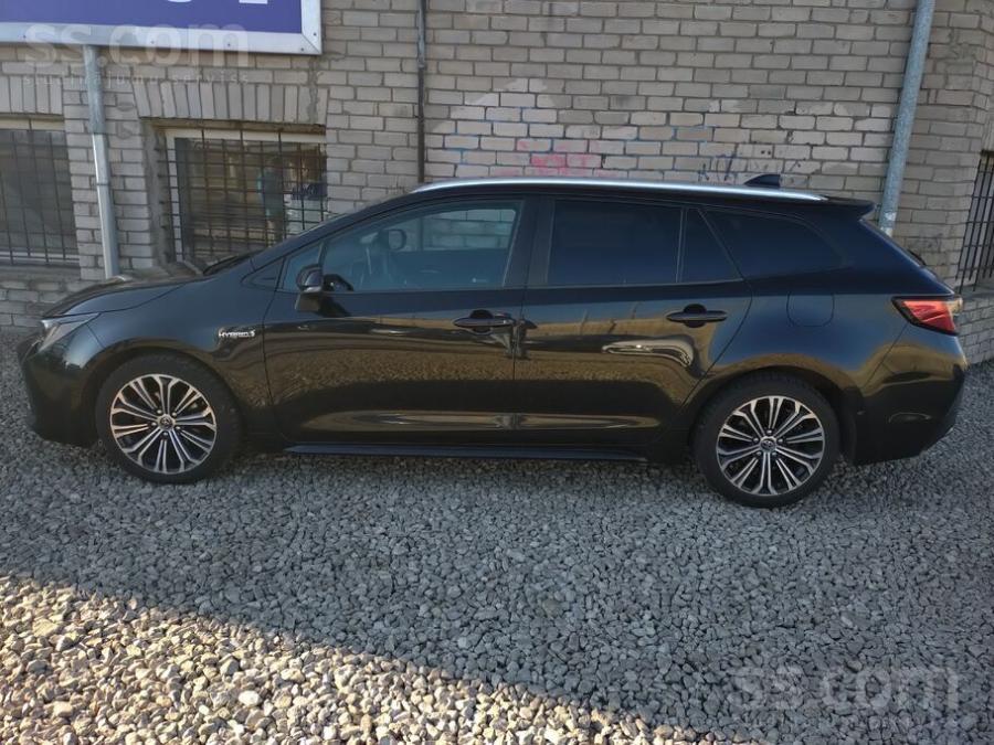 Black Toyota Corolla 2019 in Riga, with an engine capacity of 1.80 L and mileage of 153 thousand km for 13750 €, photo 5 on AUTOMOTO.COM.LV
