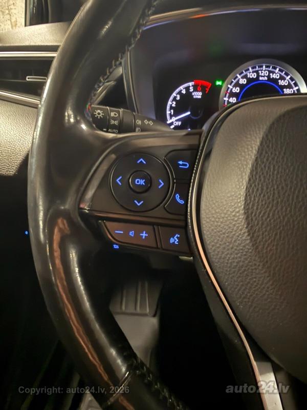 Black Toyota Corolla 2019 in Tallinn, with an engine capacity of 1.80 L and mileage of 277 thousand km for 10500 €, photo 6 on AUTOMOTO.COM.LV