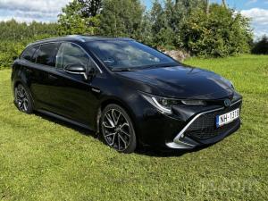 Black Toyota Corolla 2019 in Cesis, with an engine capacity of 2.00 L and mileage of 78 thousand km for 17400 €, photo  on AUTOMOTO.COM.LV