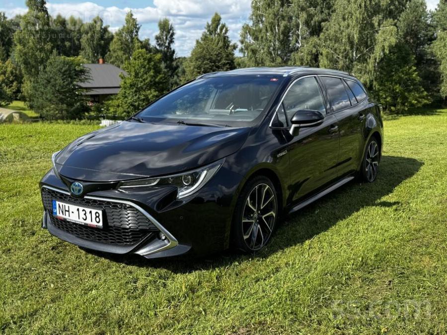 Black Toyota Corolla 2019 in Cesis, with an engine capacity of 2.00 L and mileage of 78 thousand km for 17400 €, photo 3 on AUTOMOTO.COM.LV