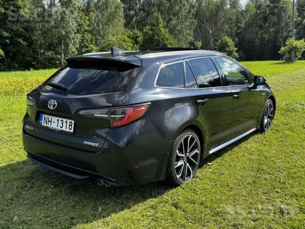 Black Toyota Corolla 2019 in Cesis, with an engine capacity of 2.00 L and mileage of 78 thousand km for 17400 €, photo 3 on AUTOMOTO.COM.LV