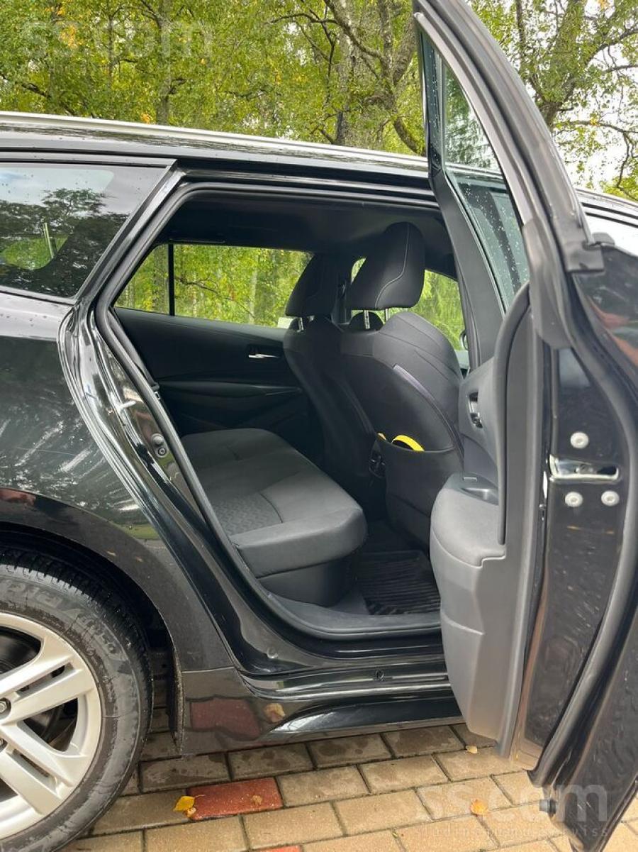 Black Toyota Corolla 2019 in Limbazi, with an engine capacity of 1.80 L and mileage of 95 thousand km for 16900 €, photo 10 on AUTOMOTO.COM.LV