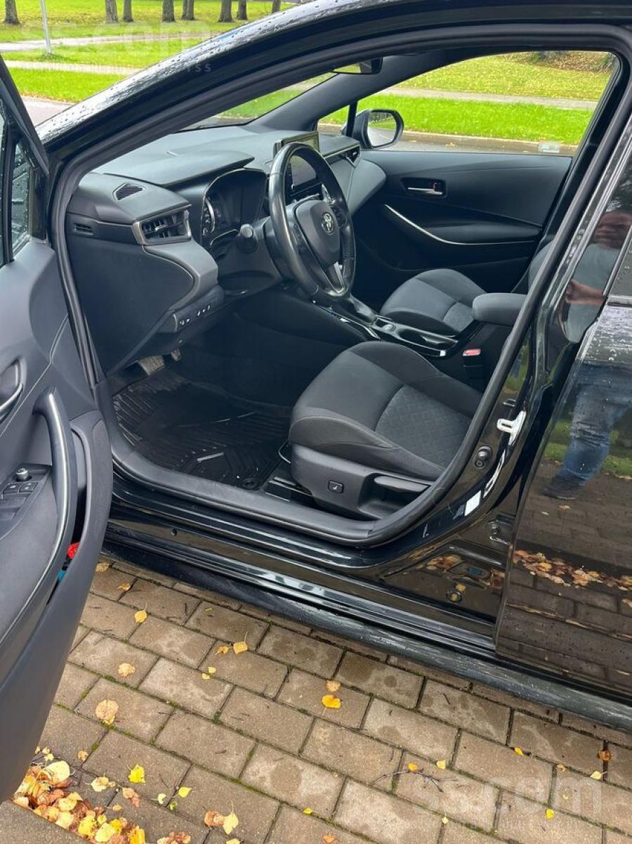 Black Toyota Corolla 2019 in Limbazi, with an engine capacity of 1.80 L and mileage of 95 thousand km for 16900 €, photo 12 on AUTOMOTO.COM.LV