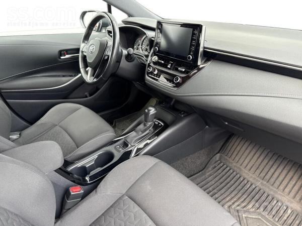 Black Toyota Corolla 2019 in Riga, with an engine capacity of 1.80 L and mileage of 96 thousand km for 17200 €, photo 7 on AUTOMOTO.COM.LV