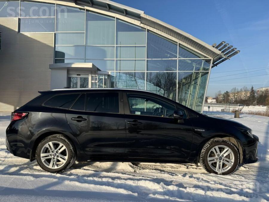 Black Toyota Corolla 2020 in Riga, with an engine capacity of 1.80 L and mileage of 64 thousand km for 18800 €, photo 8 on AUTOMOTO.COM.LV