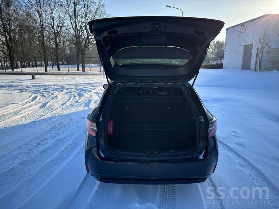 Black Toyota Corolla 2020 in Riga, with an engine capacity of 1.80 L and mileage of 64 thousand km for 18800 €, photo 22 on AUTOMOTO.COM.LV