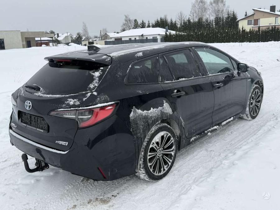Black Toyota Corolla 2020 in Panevezys, with an engine capacity of 1.80 L and mileage of 82 thousand km for 14000 €, photo 8 on AUTOMOTO.COM.LV