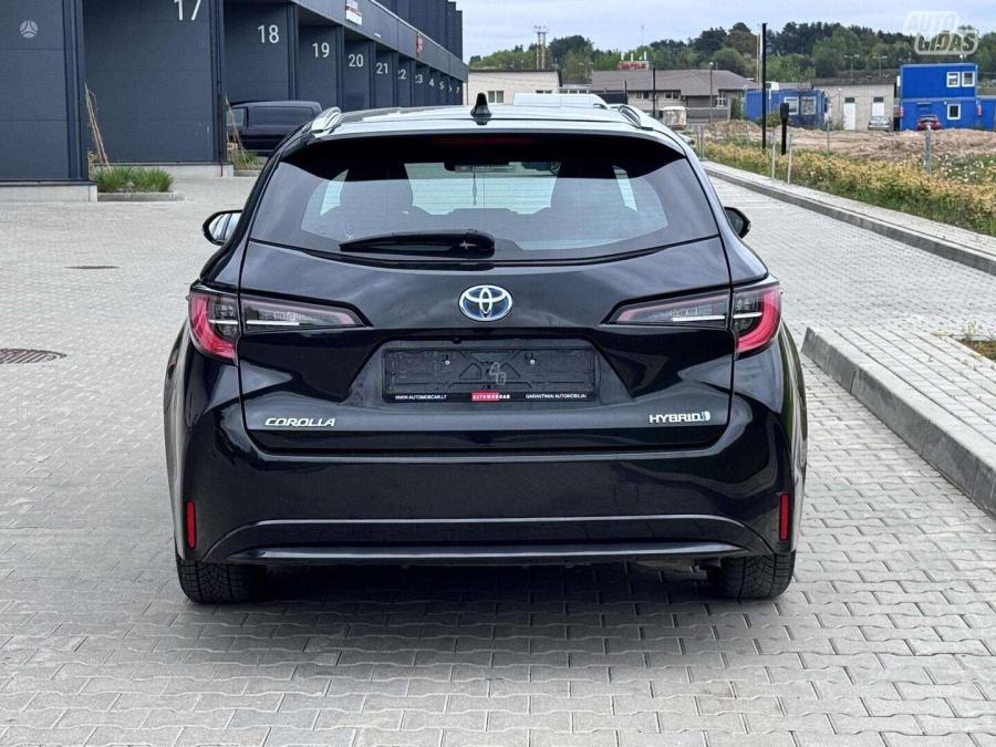Black Toyota Corolla 2020 in Vilnius, with an engine capacity of 1.80 L and mileage of 196 thousand km for 14950 €, photo 6 on AUTOMOTO.COM.LV