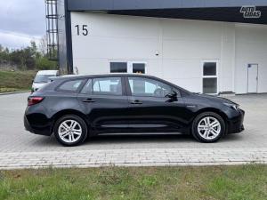 Black Toyota Corolla 2020 in Vilnius, with an engine capacity of 1.80 L and mileage of 196 thousand km for 14950 €, photo 9 on AUTOMOTO.COM.LV
