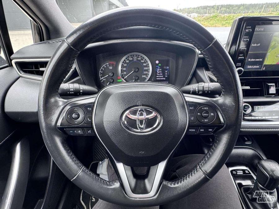 Black Toyota Corolla 2020 in Vilnius, with an engine capacity of 1.80 L and mileage of 196 thousand km for 14950 €, photo 13 on AUTOMOTO.COM.LV